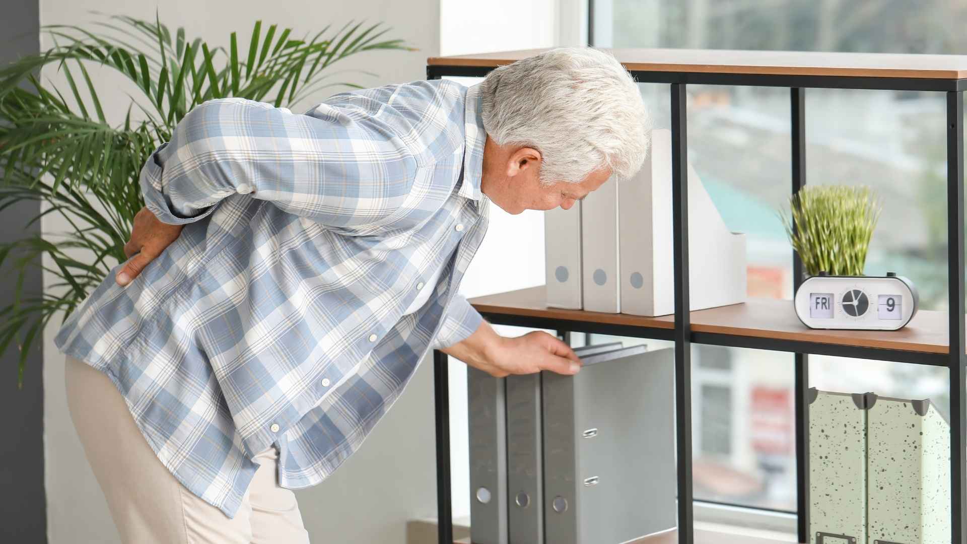 Lumbalgia crónica: cómo tratarla en adultos mayores